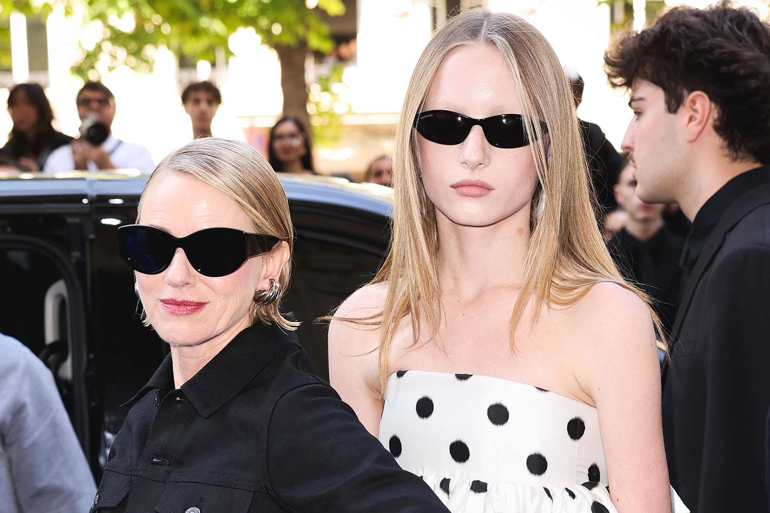 Naomi Watts a Kai Schreiber na přehlídce Balenciaga v Paříži ...